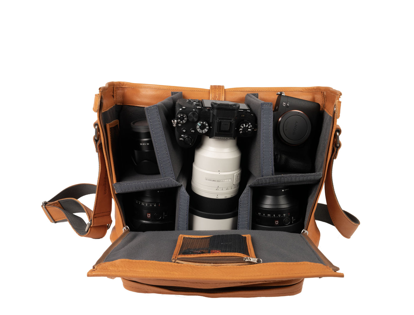 compagnon messenger Gen III in light brown | For DSLR & 16" Macbook Pro